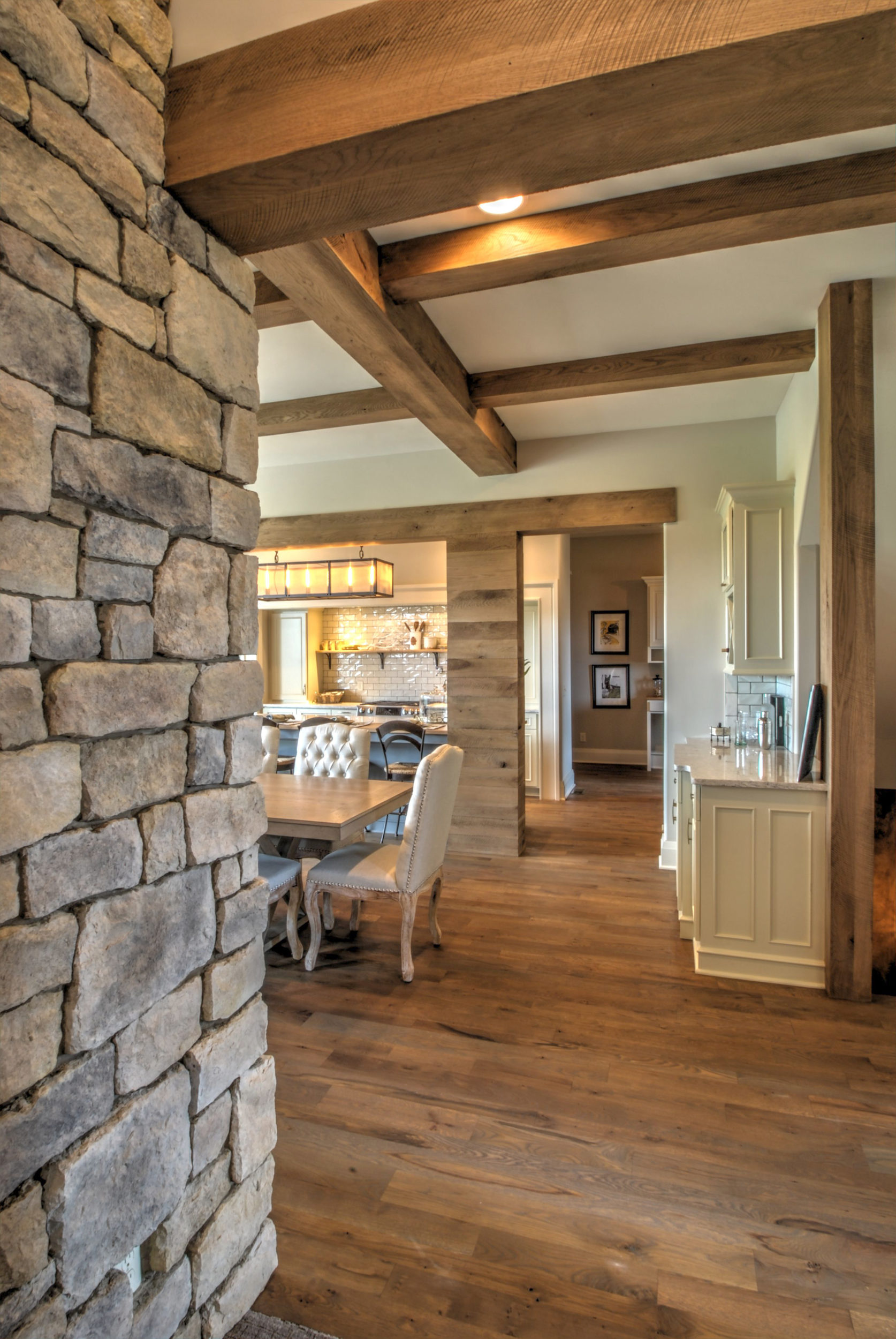 Int 3 Dining - Old World Homes